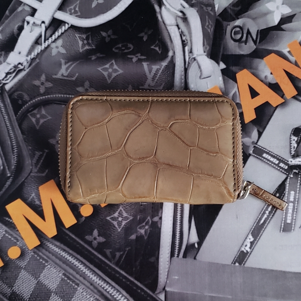 Gucci Genuine Crocodile Zippy Card Case - Gem